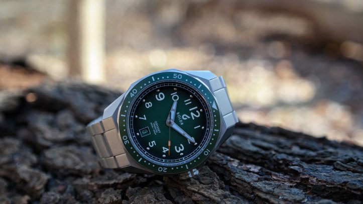 Watch Review: BOLDR Freediver – Time to Blog Watches