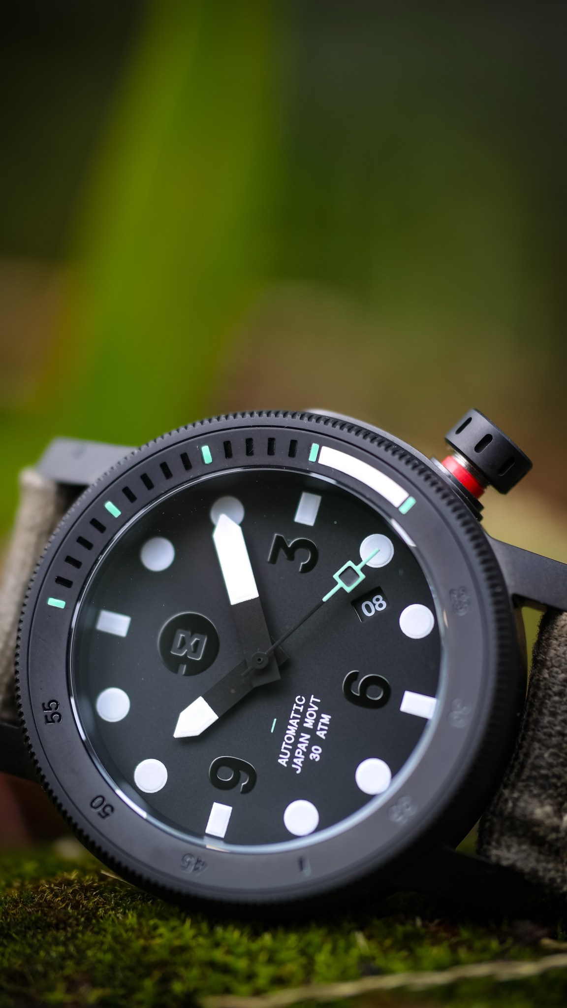 Watch Review: Minus 8 Diver 2.0 – Time to Blog Watches
